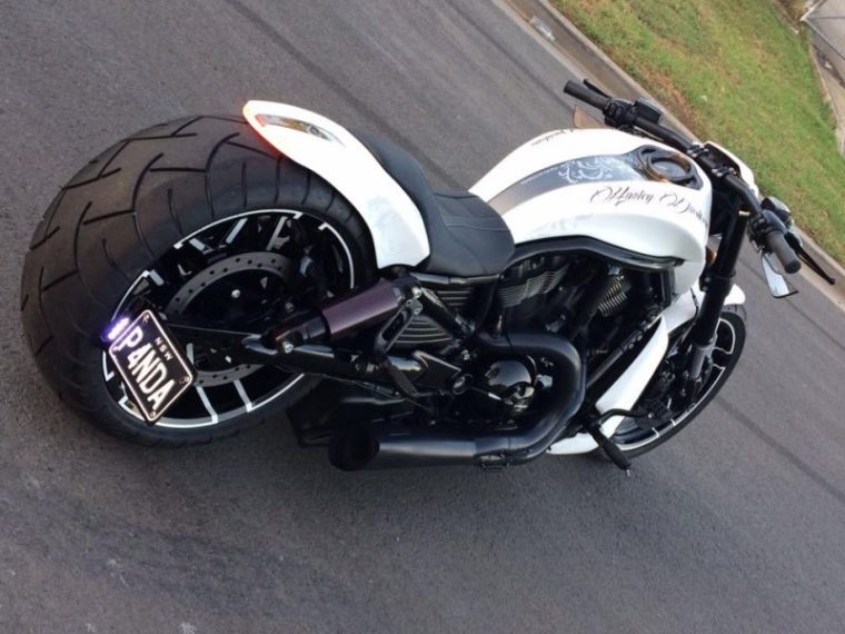 Harley-Davidson V-Rod - DARK KUSTOM Motorcycles 2023