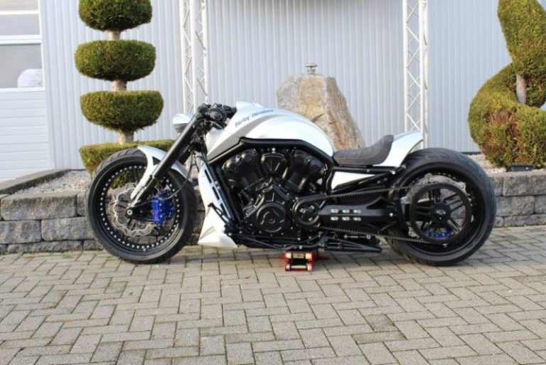 Harley-Davidson muscle V-Rod custom by No Limit Custom
