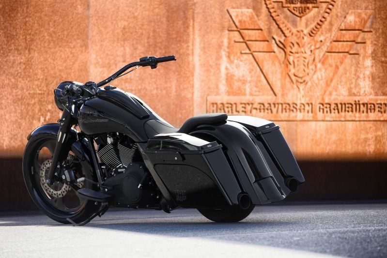 Harley Davidson Touring Bagger by Bündnerbike