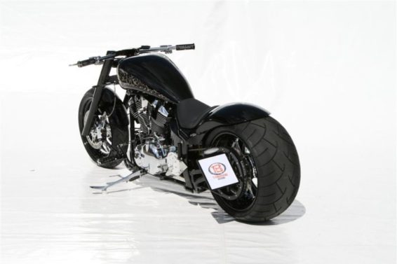 Yamaha XV1600 Custom "Black Bone" by Thunderbike