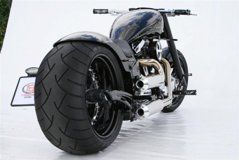 Yamaha XV1600 Custom "Black Bone" by Thunderbike