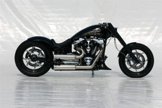 Yamaha XV1600 Custom "Black Bone" by Thunderbike