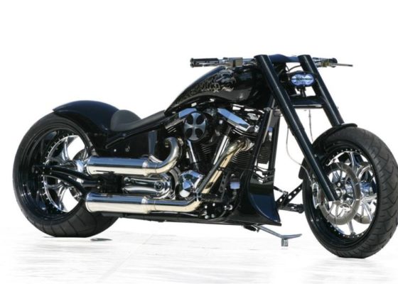 Yamaha XV1600 Custom "Black Bone" by Thunderbike