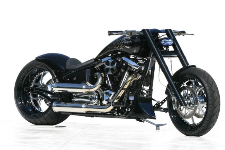 Yamaha XV1600 Custom "Black Bone" by Thunderbike