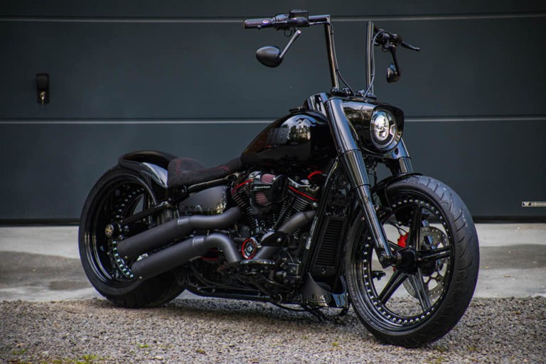 Big Monster V-Rod custom by Dubai Choppers