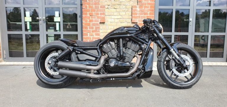 Harley Davidson Night Rod '300Gloss' by Bad Boy Customs
