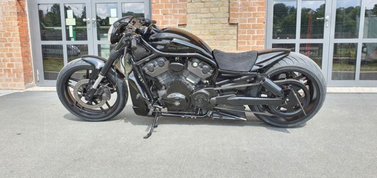 Harley Davidson Night Rod '300Gloss' by Bad Boy Customs
