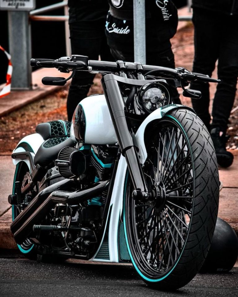 Harley-Davidson Breakout owned by @oofft from Melbourne