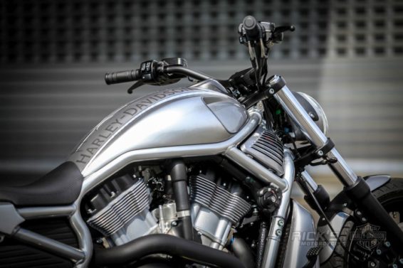 Harley-Davidson V-Rod Silver by Thunderbike