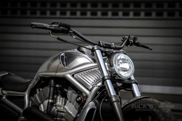 Harley-Davidson V-Rod Silver by Thunderbike