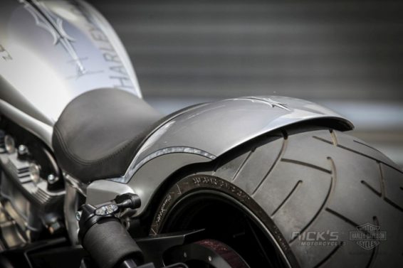 Harley-Davidson V-Rod Silver by Thunderbike