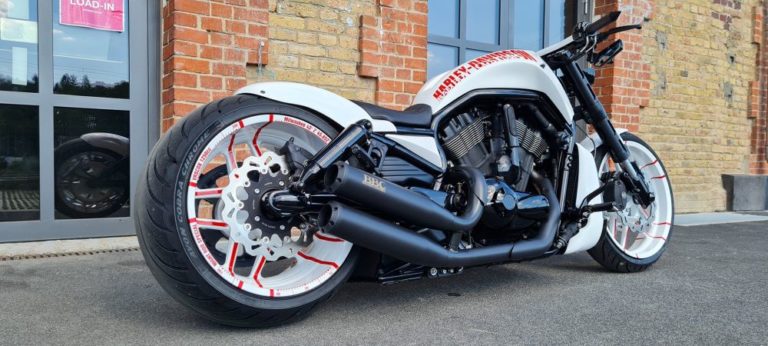 Harley-Davidson Night Rod 'Red stripes' by Bad Boy Customs