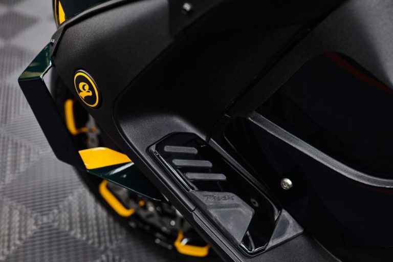 Yamaha TMAX 560 Titan by Ortolani Customs