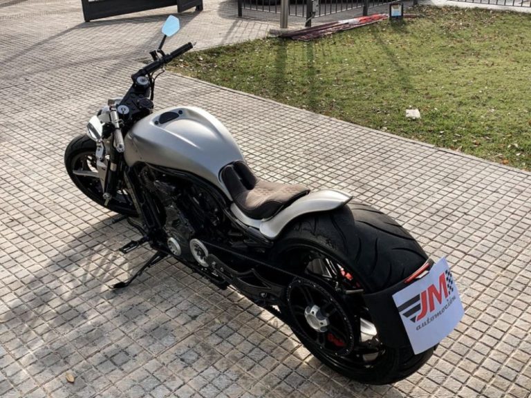 Harley custom V-Rod 'Lobo 2.1' by Lobomotive